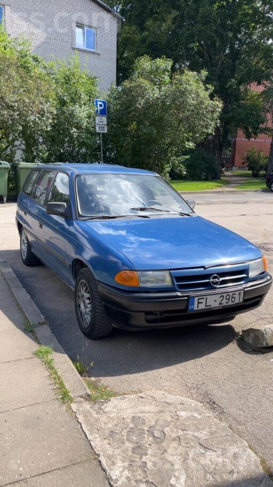 Blue Opel Astra 1993 in Riga, with an engine capacity of 1.70 L and mileage of 254 thousand km for 250 €, photo 8 on AUTOMOTO.COM.LV
