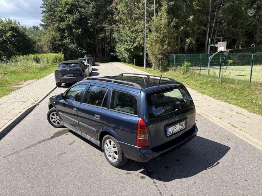 Blue Opel Astra 2002 in Vilnius, with an engine capacity of 1.69 L and mileage of 350 thousand km for 888 €, photo 5 on AUTOMOTO.COM.LV