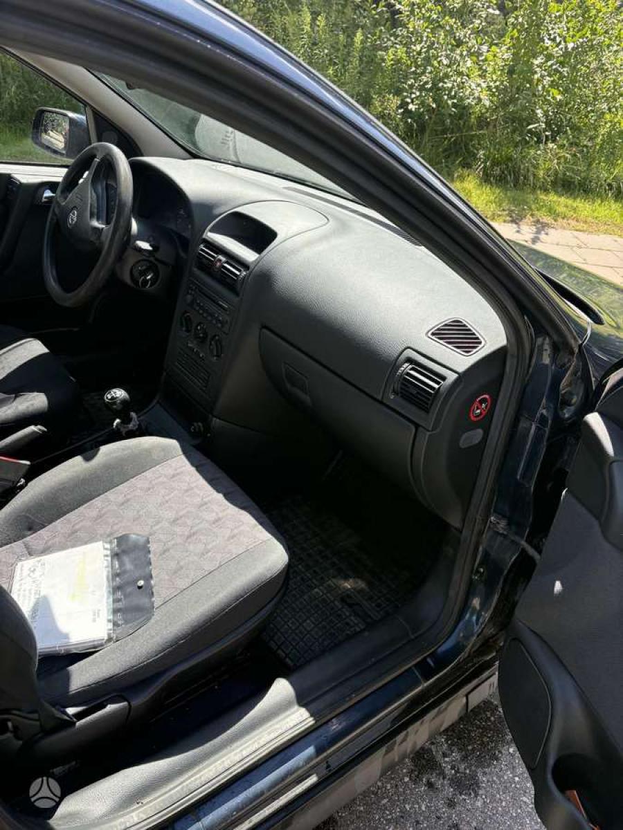 Blue Opel Astra 2002 in Vilnius, with an engine capacity of 1.69 L and mileage of 350 thousand km for 888 €, photo 6 on AUTOMOTO.COM.LV