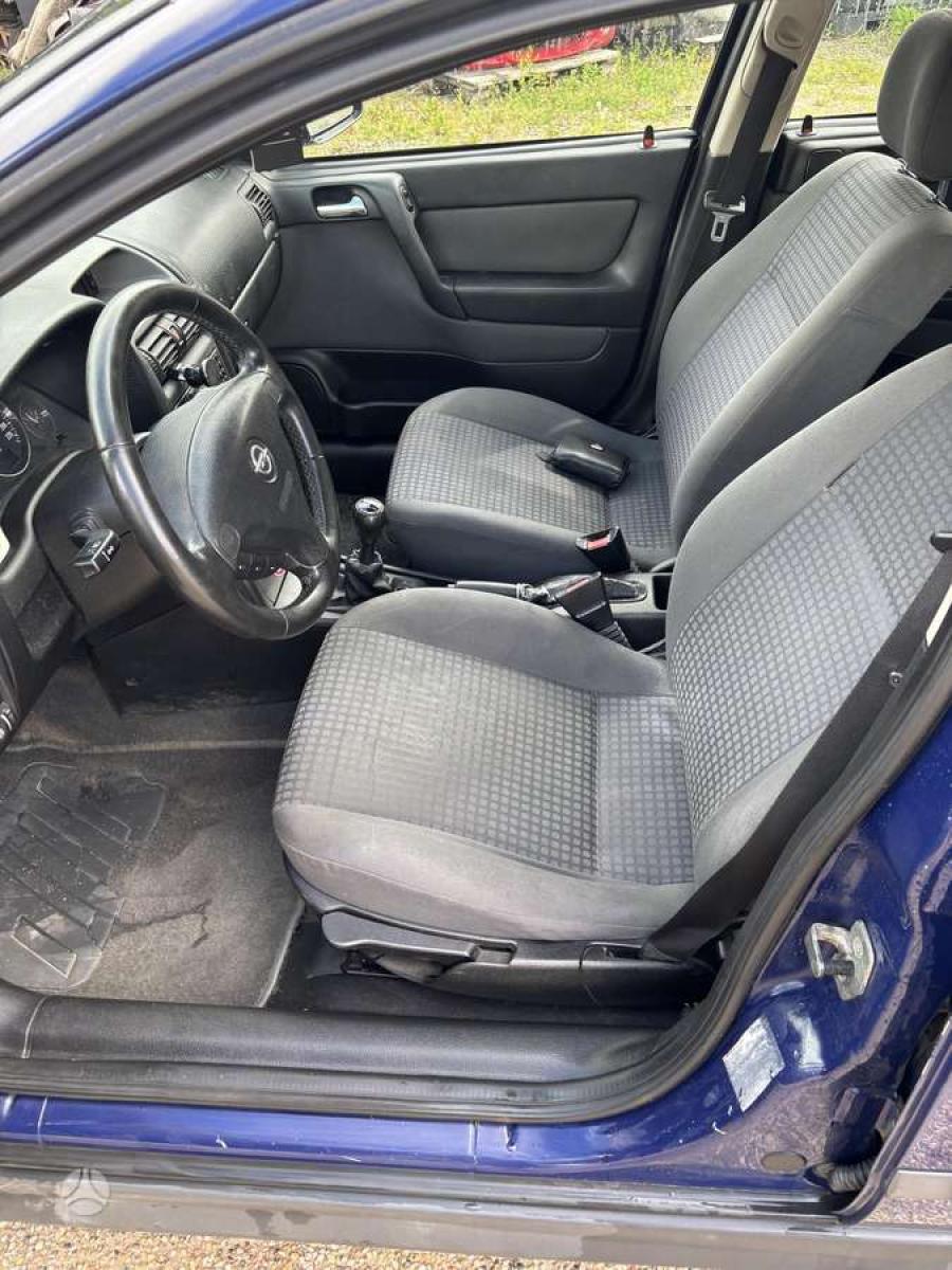 Blue Opel Astra 2004 in Joniskis, with an engine capacity of 2.00 L and mileage of 340 thousand km for 570 €, photo 6 on AUTOMOTO.COM.LV