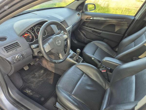 Blue Opel Astra 2004 in Alytus, with an engine capacity of 1.80 L and mileage of 282 thousand km for 1850 €, photo 10 on AUTOMOTO.COM.LV
