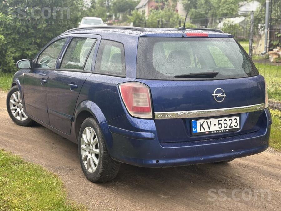 Blue Opel Astra 2005 in Daugavpils, with an engine capacity of 1.70 L and mileage of 250 thousand km for 1400 €, photo 3 on AUTOMOTO.COM.LV