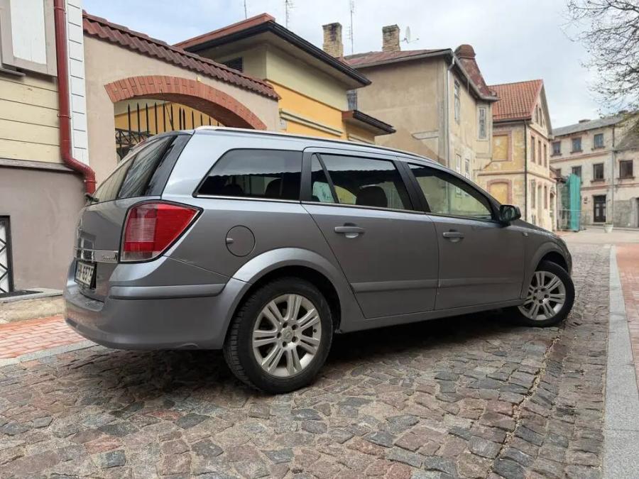 Zils Opel Astra 2005 Cēsis, ar dzinēja tilpumu 1.90 L un nobraukumu 401 tūkst. km par 1490 €, foto 5 vietnē AUTOMOTO.COM.LV