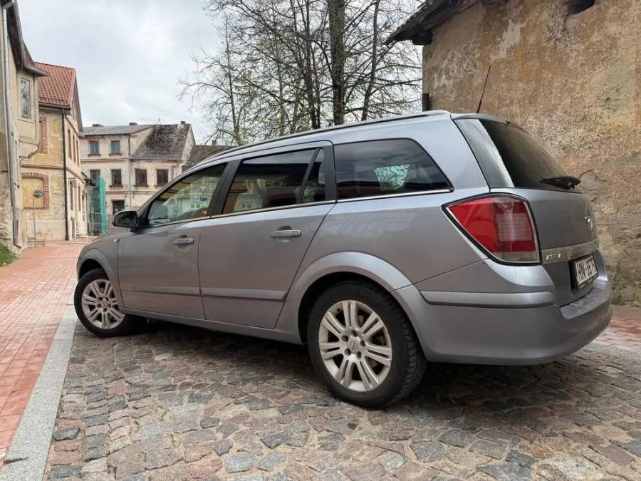 Zils Opel Astra 2005 Cēsis, ar dzinēja tilpumu 1.90 L un nobraukumu 401 tūkst. km par 1490 €, foto 6 vietnē AUTOMOTO.COM.LV