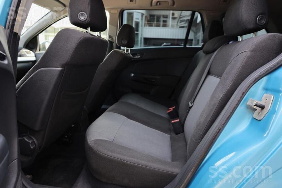 Blue Opel Astra 2005 in Riga, with an engine capacity of 1.60 L and mileage of 0 thousand km for 1495 €, photo 11 on AUTOMOTO.COM.LV