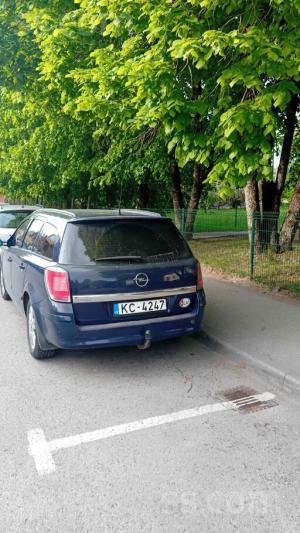 Blue Opel Astra 2005 in Kuldiga, with an engine capacity of 1.90 L and mileage of 377 thousand km for 1300 €, photo 3 on AUTOMOTO.COM.LV
