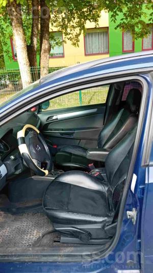 Blue Opel Astra 2005 in Kuldiga, with an engine capacity of 1.90 L and mileage of 377 thousand km for 1300 €, photo 5 on AUTOMOTO.COM.LV