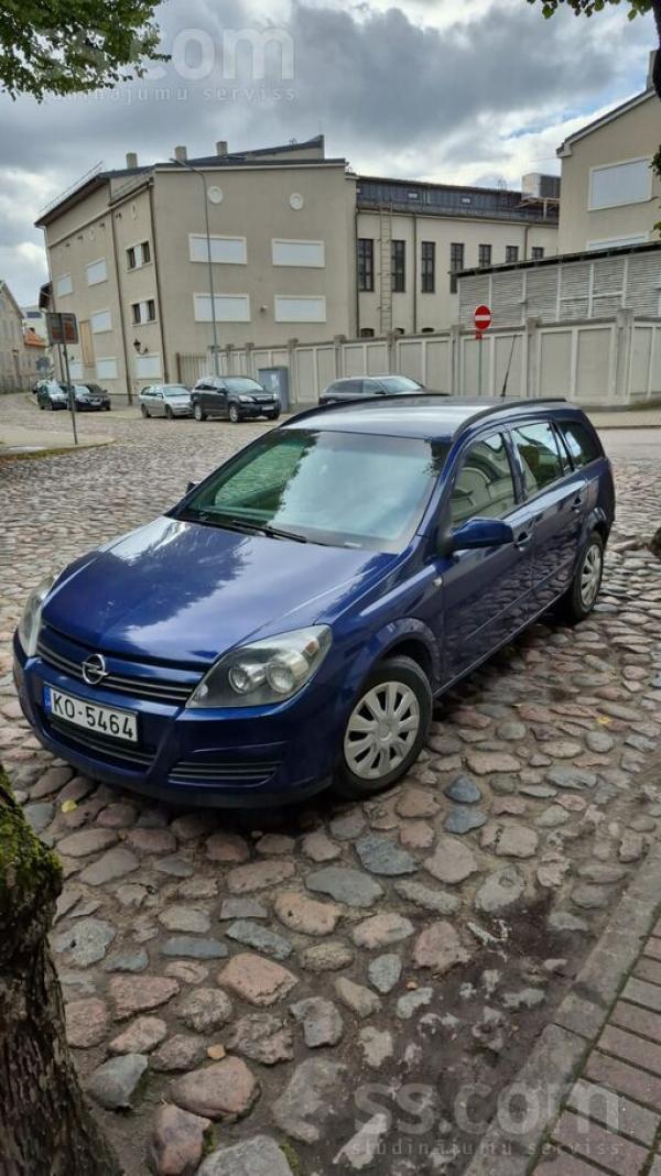 Blue Opel Astra 2005 in Liepaja, with an engine capacity of 1.60 L and mileage of 243 thousand km for 1300 €, photo 1 on AUTOMOTO.COM.LV
