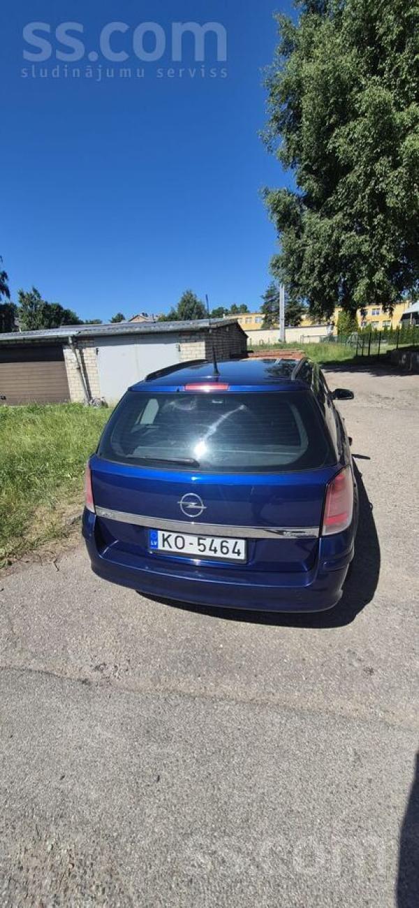 Blue Opel Astra 2005 in Liepaja, with an engine capacity of 1.60 L and mileage of 243 thousand km for 1300 €, photo 5 on AUTOMOTO.COM.LV