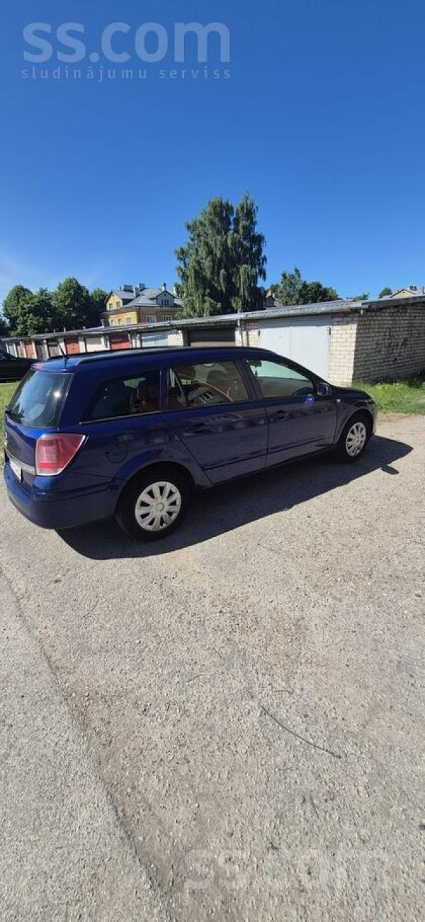 Blue Opel Astra 2005 in Liepaja, with an engine capacity of 1.60 L and mileage of 243 thousand km for 1300 €, photo 6 on AUTOMOTO.COM.LV