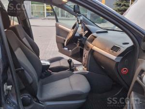 Zils Opel Astra 2006 Rīga, ar dzinēja tilpumu 1.70 L un nobraukumu 273 tūkst. km par 8500 €, foto 24 vietnē AUTOMOTO.COM.LV