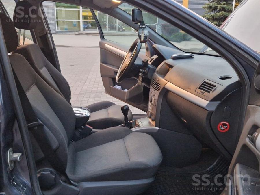 Zils Opel Astra 2006 Rīga, ar dzinēja tilpumu 1.70 L un nobraukumu 273 tūkst. km par 8500 €, foto 24 vietnē AUTOMOTO.COM.LV