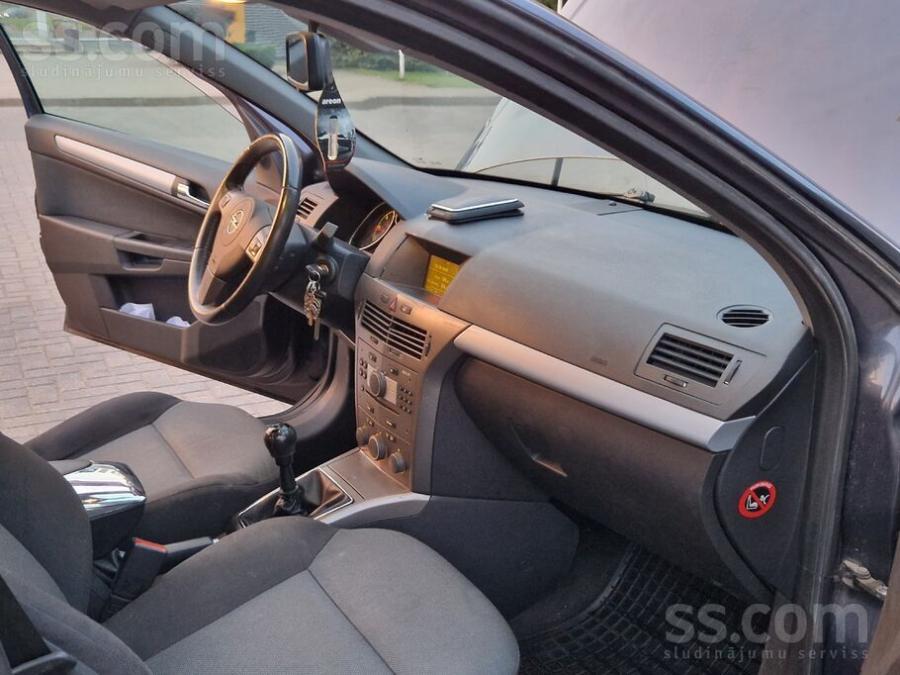 Zils Opel Astra 2006 Rīga, ar dzinēja tilpumu 1.70 L un nobraukumu 273 tūkst. km par 8500 €, foto 25 vietnē AUTOMOTO.COM.LV