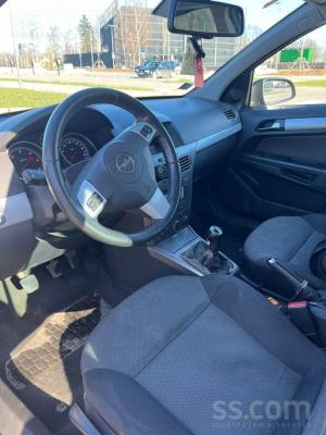 Zils Opel Astra 2006 Cēsis, ar dzinēja tilpumu 1.90 L un nobraukumu 408 tūkst. km par 1000 €, foto 6 vietnē AUTOMOTO.COM.LV