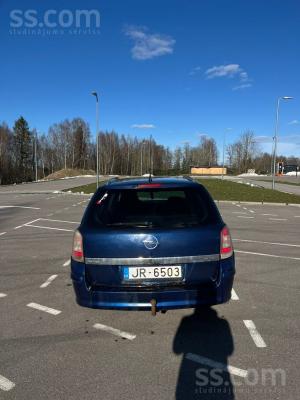Blue Opel Astra 2006 in Cesis, with an engine capacity of 1.90 L and mileage of 408 thousand km for 800 €, photo 3 on AUTOMOTO.COM.LV