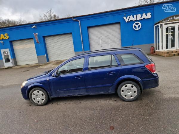 Blue Opel Astra 2006 in Klaipeda, with an engine capacity of 1.60 L and mileage of 270 thousand km for 1450 €, photo 3 on AUTOMOTO.COM.LV