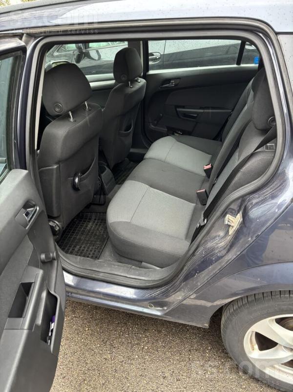 Zils Opel Astra 2006 Rīga, ar dzinēja tilpumu 1.90 L un nobraukumu 234 tūkst. km par 1600 €, foto 8 vietnē AUTOMOTO.COM.LV