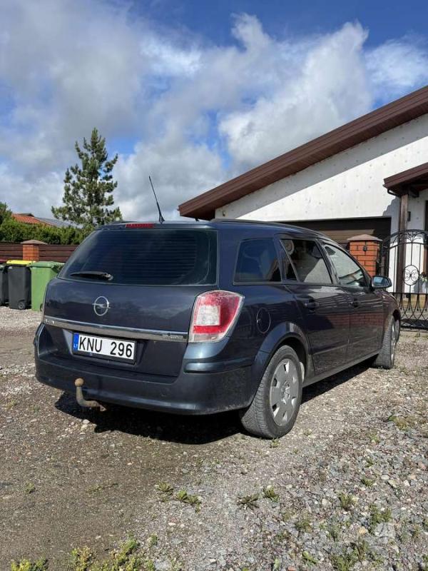 Zils Opel Astra 2006 Gargždai, ar dzinēja tilpumu 1.91 L un nobraukumu 332 tūkst. km par 1650 €, foto 3 vietnē AUTOMOTO.COM.LV