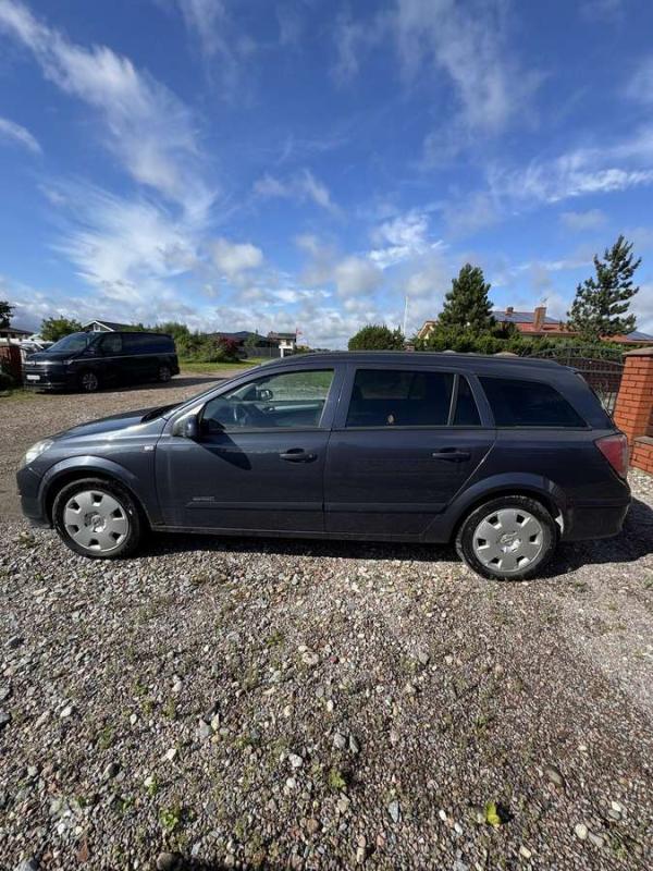 Zils Opel Astra 2006 Gargždai, ar dzinēja tilpumu 1.91 L un nobraukumu 332 tūkst. km par 1650 €, foto 4 vietnē AUTOMOTO.COM.LV