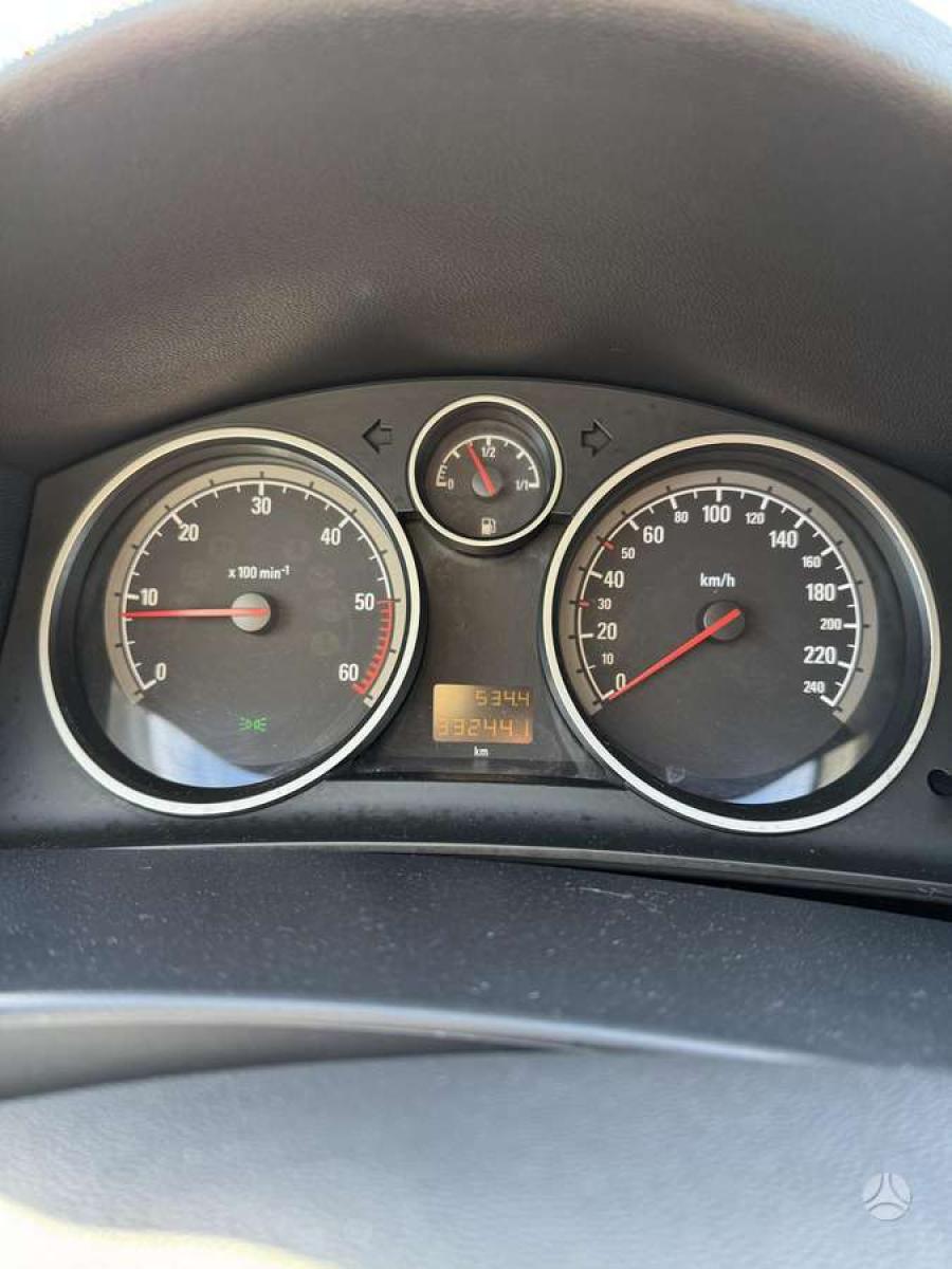 Blue Opel Astra 2006 in Gargzdai, with an engine capacity of 1.91 L and mileage of 332 thousand km for 1650 €, photo 13 on AUTOMOTO.COM.LV