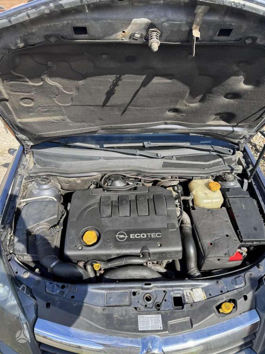 Blue Opel Astra 2006 in Gargzdai, with an engine capacity of 1.91 L and mileage of 332 thousand km for 1650 €, photo 16 on AUTOMOTO.COM.LV