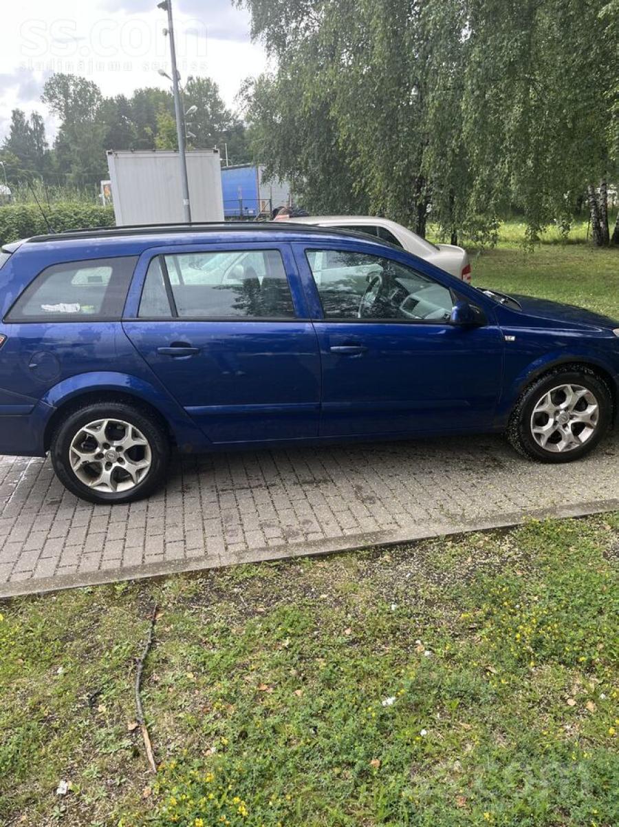 Blue Opel Astra 2006 in Riga, with an engine capacity of 1.90 L and mileage of 0 thousand km for 700 €, photo 4 on AUTOMOTO.COM.LV