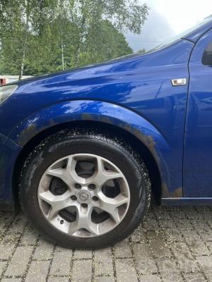 Blue Opel Astra 2006 in Riga, with an engine capacity of 1.90 L and mileage of 0 thousand km for 700 €, photo 6 on AUTOMOTO.COM.LV