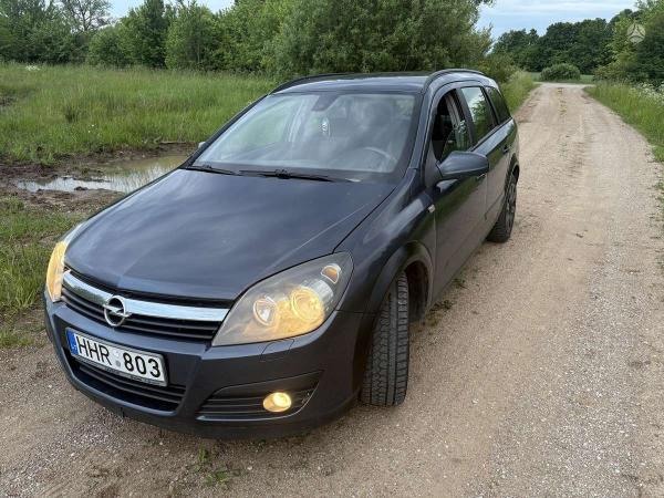 Blue Opel Astra 2006 in Taurage, with an engine capacity of 1.91 L and mileage of 340 thousand km for 850 €, photo 1 on AUTOMOTO.COM.LV