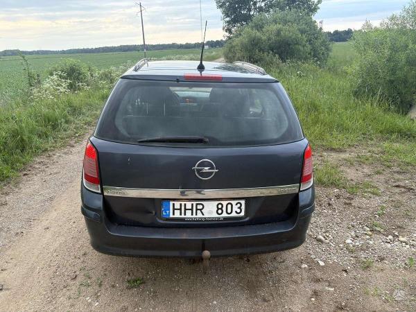 Blue Opel Astra 2006 in Taurage, with an engine capacity of 1.91 L and mileage of 340 thousand km for 850 €, photo 3 on AUTOMOTO.COM.LV