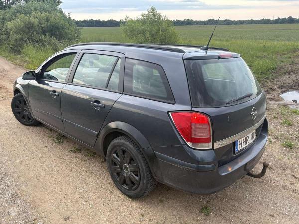 Blue Opel Astra 2006 in Taurage, with an engine capacity of 1.91 L and mileage of 340 thousand km for 850 €, photo 4 on AUTOMOTO.COM.LV
