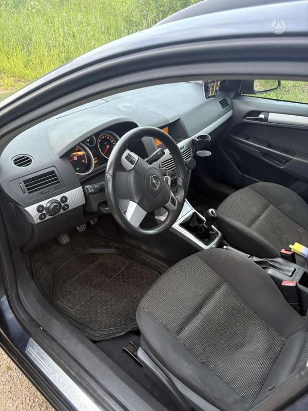 Blue Opel Astra 2006 in Taurage, with an engine capacity of 1.91 L and mileage of 340 thousand km for 850 €, photo 7 on AUTOMOTO.COM.LV