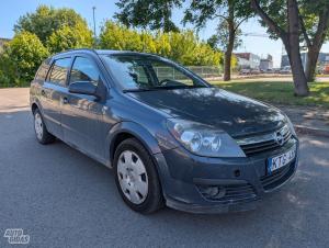 Zils Opel Astra 2006 Klaipėda, ar dzinēja tilpumu 1.90 L un nobraukumu 330 tūkst. km par 400 €, foto  vietnē AUTOMOTO.COM.LV