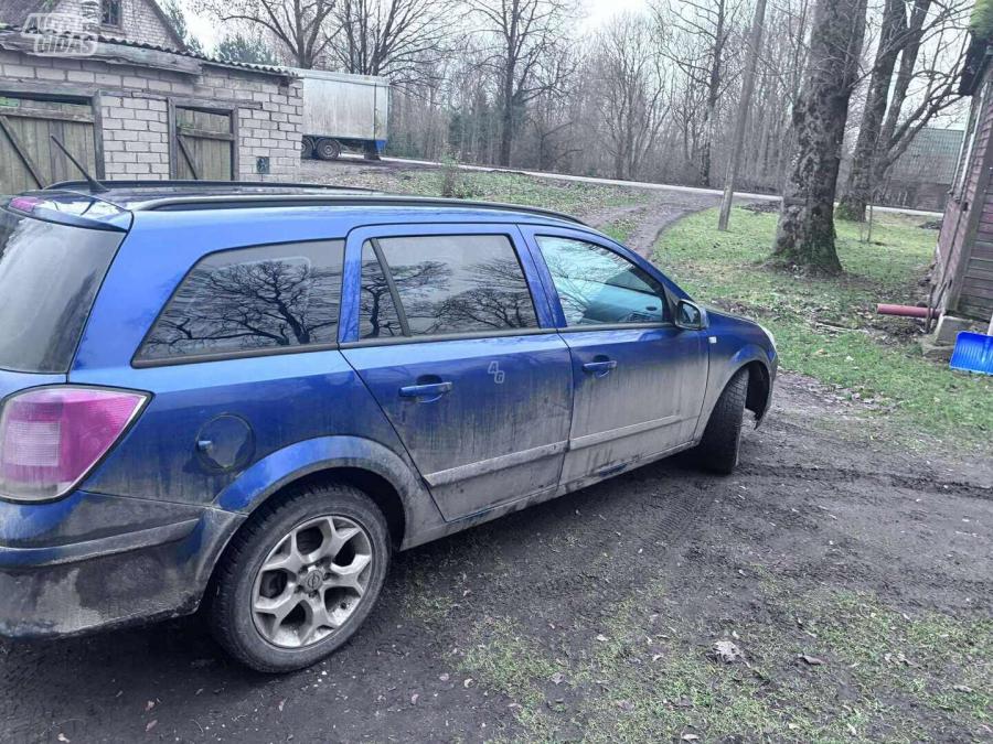 Blue Opel Astra 2007 in Panevezys, with an engine capacity of 1.90 L and mileage of 320 thousand km for 400 €, photo 1 on AUTOMOTO.COM.LV