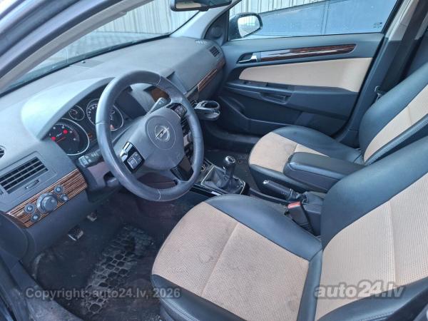 Zils Opel Astra 2007 Tallina, ar dzinēja tilpumu 1.70 L un nobraukumu 361 tūkst. km par 799 €, foto 2 vietnē AUTOMOTO.COM.LV