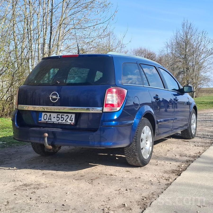 Blue Opel Astra 2007 in Riga, with an engine capacity of 1.70 L and mileage of 320 thousand km for 2130 €, photo 3 on AUTOMOTO.COM.LV