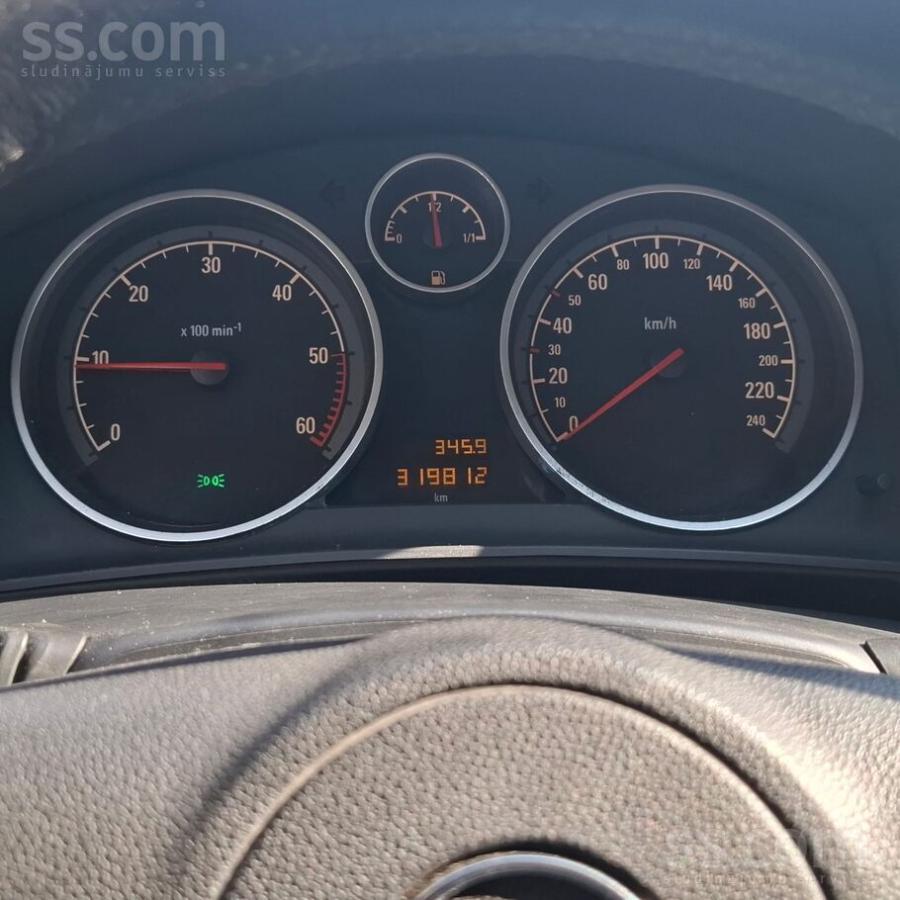 Blue Opel Astra 2007 in Riga, with an engine capacity of 1.70 L and mileage of 320 thousand km for 2130 €, photo 4 on AUTOMOTO.COM.LV