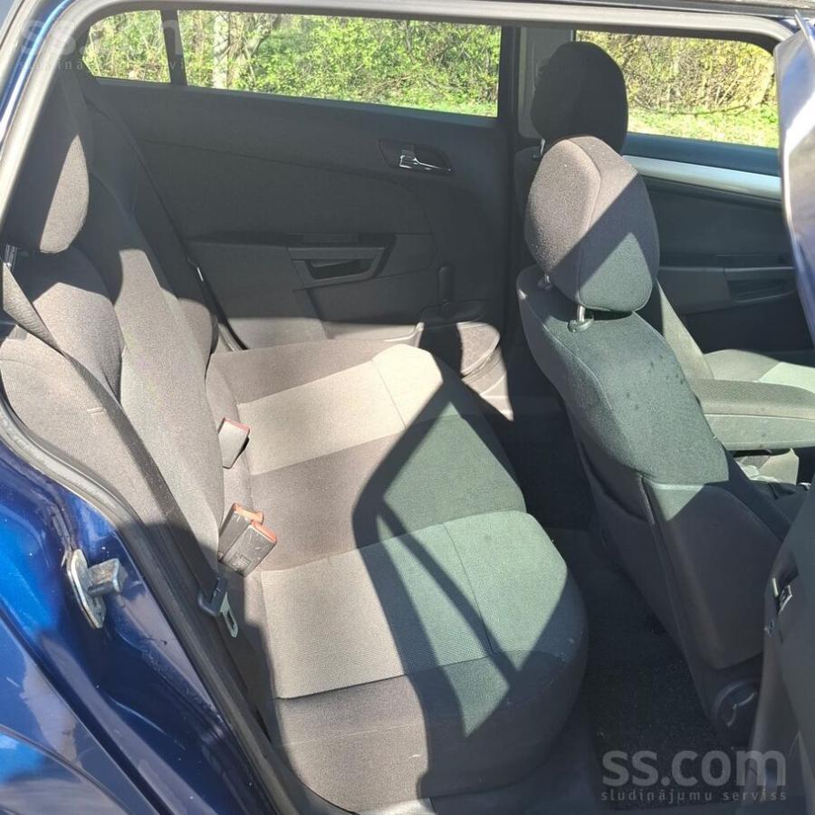 Blue Opel Astra 2007 in Riga, with an engine capacity of 1.70 L and mileage of 320 thousand km for 2130 €, photo 6 on AUTOMOTO.COM.LV