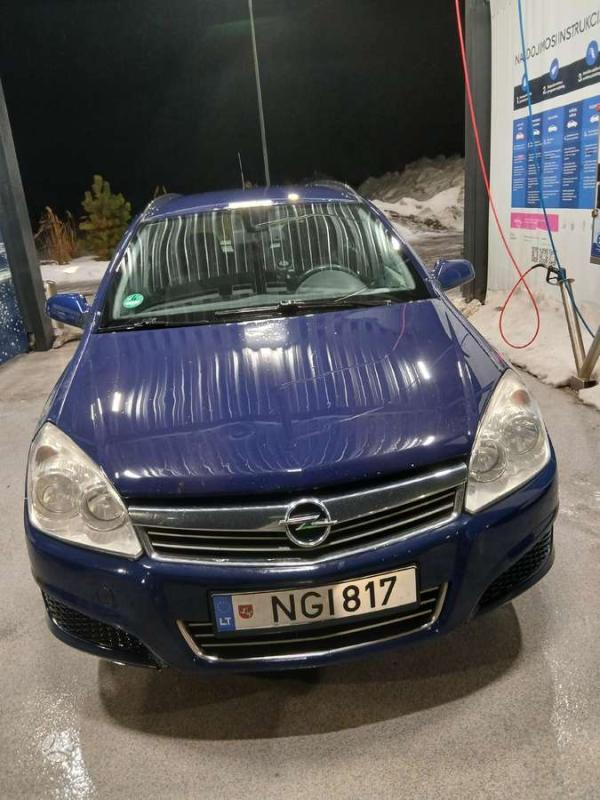 Blue Opel Astra 2008 in Vilnius, with an engine capacity of 1.69 L and mileage of 367 thousand km for 1450 €, photo 2 on AUTOMOTO.COM.LV