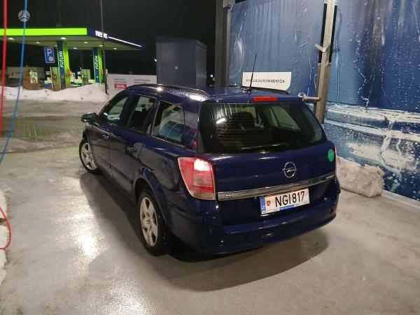 Blue Opel Astra 2008 in Vilnius, with an engine capacity of 1.69 L and mileage of 367 thousand km for 1450 €, photo 5 on AUTOMOTO.COM.LV