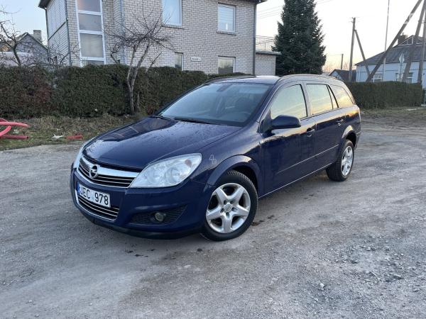 Blue Opel Astra 2008 in Alytus, with an engine capacity of 1.90 L and mileage of 400 thousand km for 1100 €, photo 1 on AUTOMOTO.COM.LV