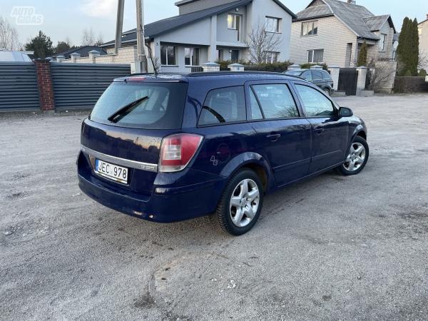 Blue Opel Astra 2008 in Alytus, with an engine capacity of 1.90 L and mileage of 400 thousand km for 1100 €, photo 2 on AUTOMOTO.COM.LV