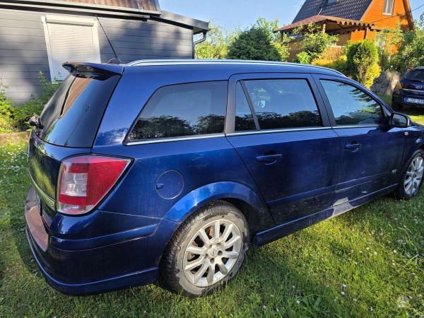 Blue Opel Astra 2008 in Utena, with an engine capacity of 1.60 L and mileage of 361 thousand km for 1200 €, photo 5 on AUTOMOTO.COM.LV