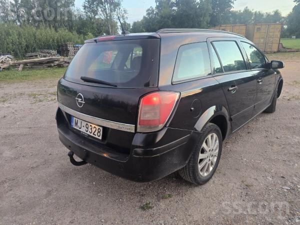 Blue Opel Astra 2008 in Ventspils, with an engine capacity of 1.90 L and mileage of 417 thousand km for 850 €, photo 4 on AUTOMOTO.COM.LV
