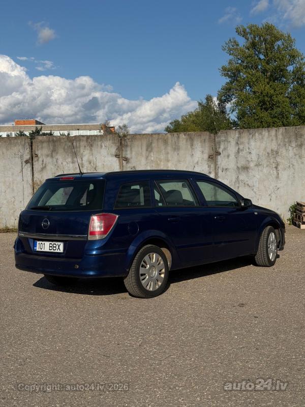 Blue Opel Astra 2009 in Tartu, with an engine capacity of 1.60 L and mileage of 342 thousand km for 1499 €, photo 8 on AUTOMOTO.COM.LV