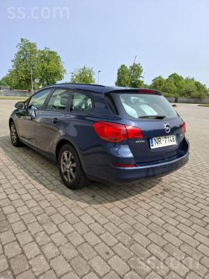 Blue Opel Astra 2010 in Riga, with an engine capacity of 1.70 L and mileage of 249 thousand km for 1050 €, photo 5 on AUTOMOTO.COM.LV