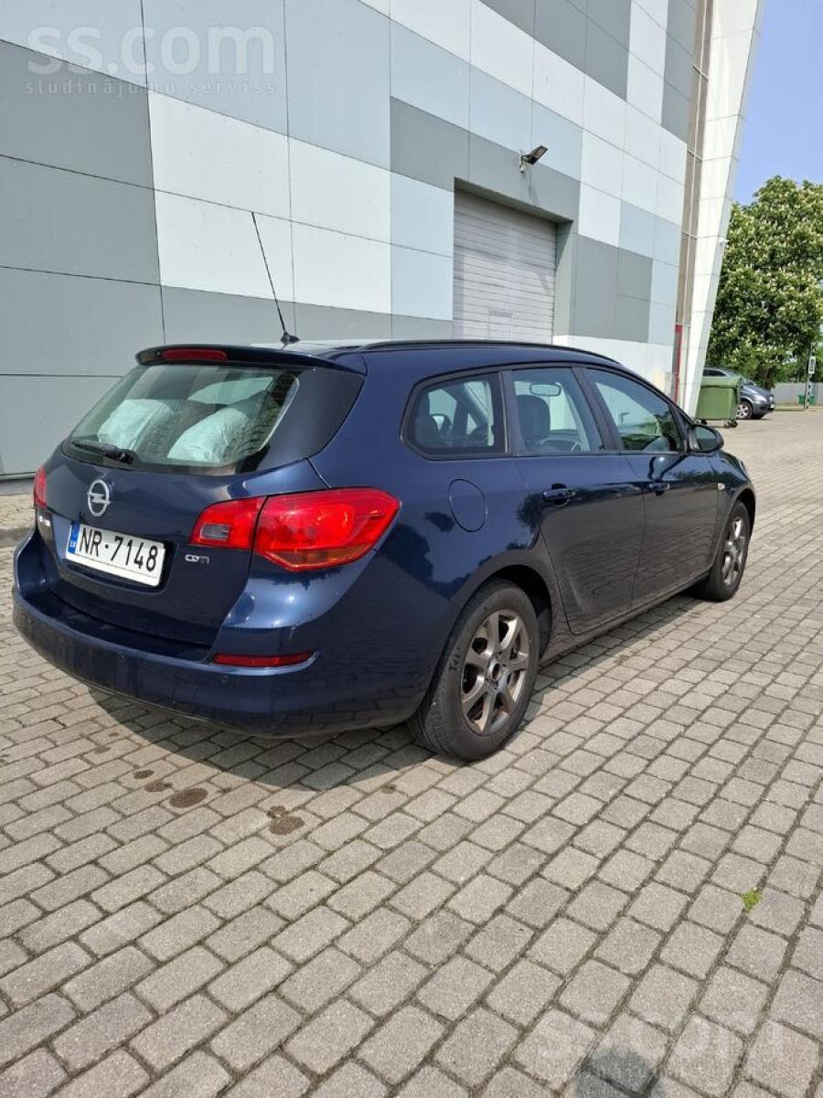 Blue Opel Astra 2010 in Riga, with an engine capacity of 1.70 L and mileage of 249 thousand km for 1050 €, photo 7 on AUTOMOTO.COM.LV