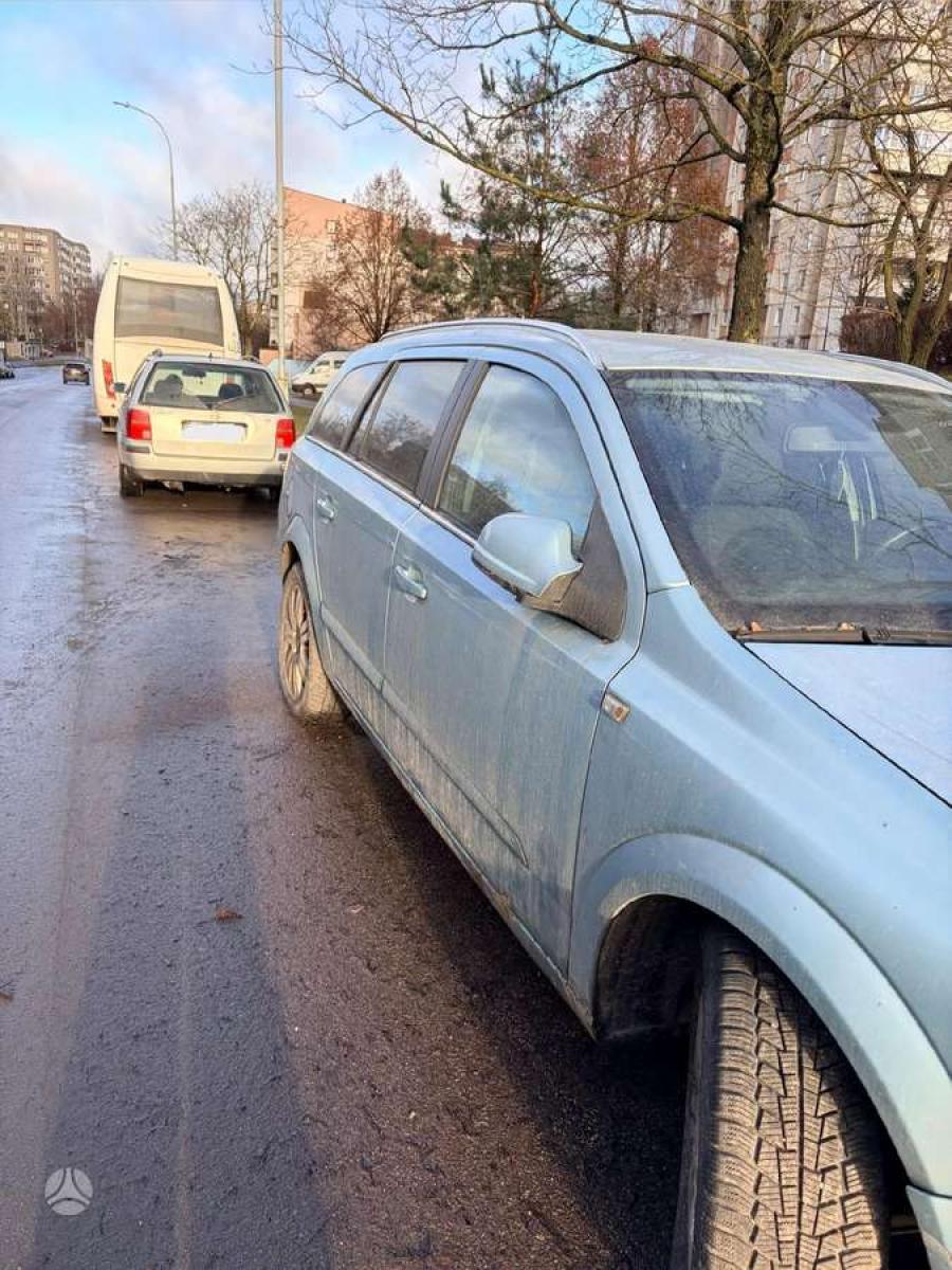 Zils Opel Astra 2010 Viļņa, ar dzinēja tilpumu 1.69 L un nobraukumu 204 tūkst. km par 990 €, foto 11 vietnē AUTOMOTO.COM.LV