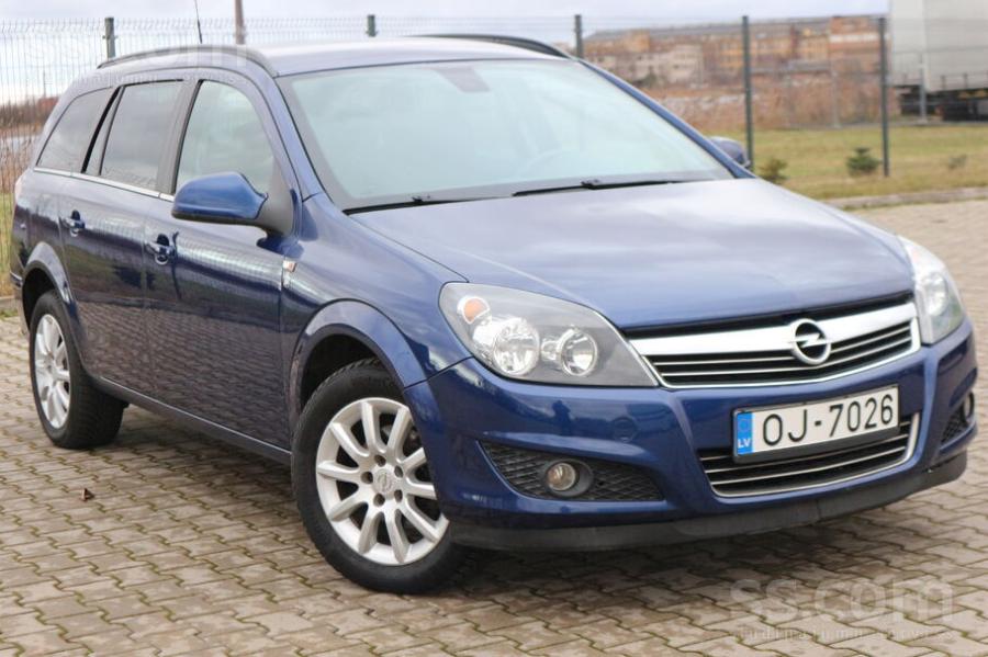Blue Opel Astra 2010 in Riga, with an engine capacity of 1.70 L and mileage of 170 thousand km for 3200 €, photo 1 on AUTOMOTO.COM.LV
