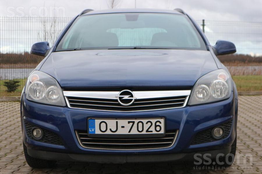Blue Opel Astra 2010 in Riga, with an engine capacity of 1.70 L and mileage of 170 thousand km for 3200 €, photo 3 on AUTOMOTO.COM.LV