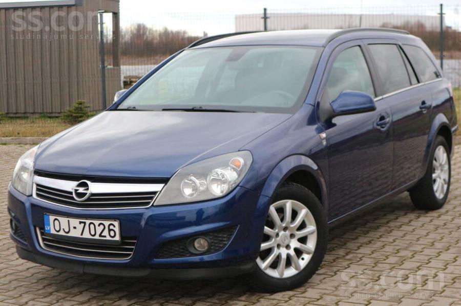 Blue Opel Astra 2010 in Riga, with an engine capacity of 1.70 L and mileage of 170 thousand km for 3200 €, photo 5 on AUTOMOTO.COM.LV